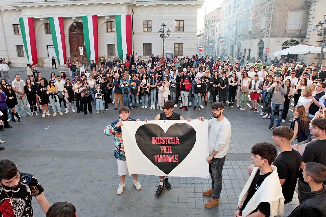 Sabato sera infuocato tra gruppi di giovanissimi. Tra i coinvolti anche ...