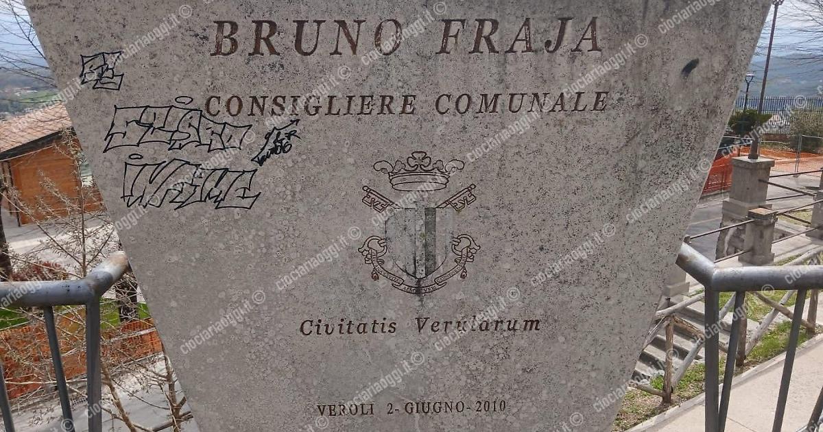 Veroli, Imbrattata la stele commemorativa dedicata al consigliere ...