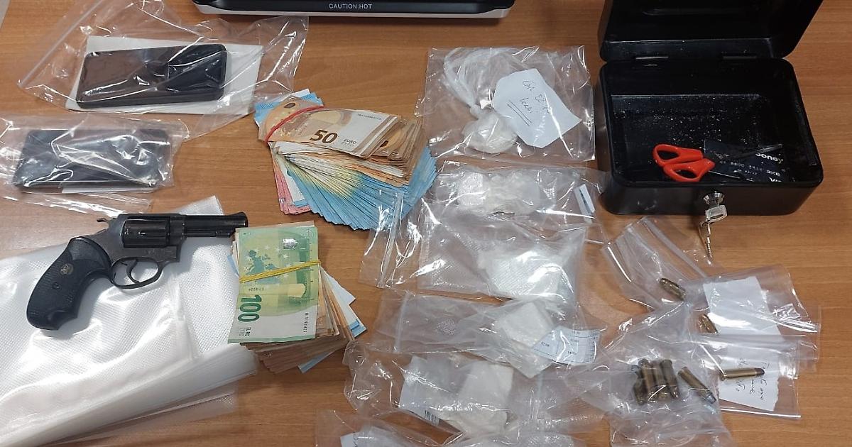 Frosinone, Blitz all'alba dei carabinieri. Sequestri di droga e armi ...