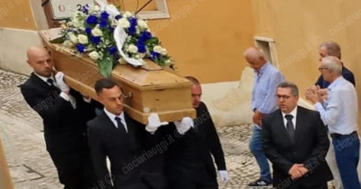 Una folla in lacrime per l'addio ad Alessandro Muscedere - Ciociaria Oggi