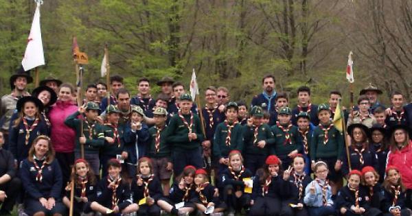 Un distintivo speciale al gruppo scout per i 40 anni del movimento ...