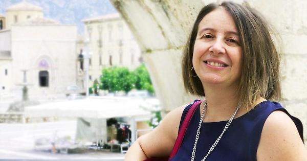 La vita? Un romanzo straordinario: la scrittrice Angela Flori si ...