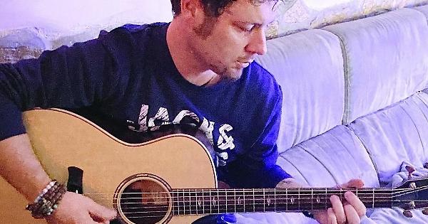 Marco Colavecchio racconta l'amore a distanza in musica - Foto 1 di 1 ...